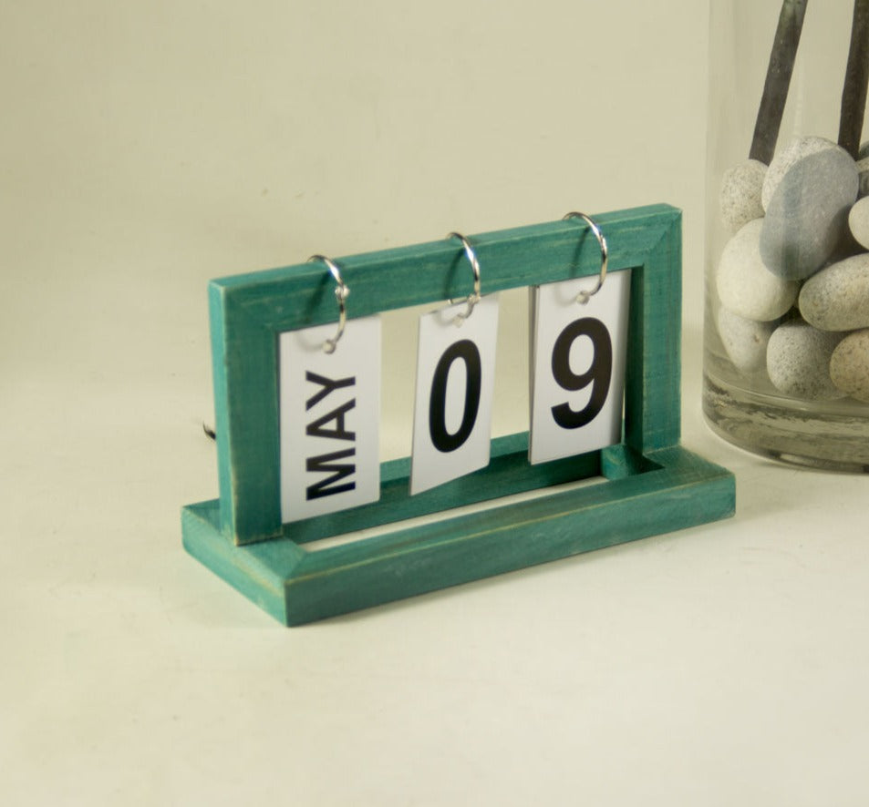light sea green wooden desktop modern creative calendar – Metaphor